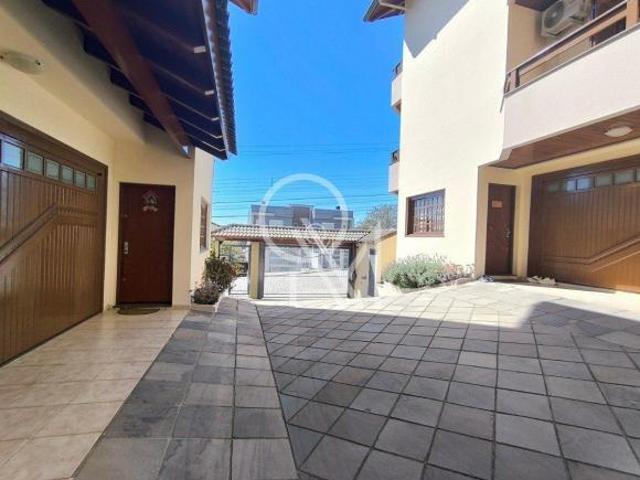Sobrado triplex semimobiliado no Colina Sorriso
