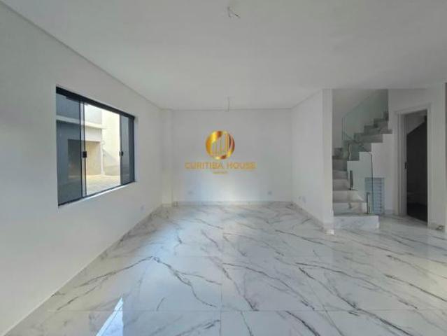 Sobrado triplex silencioso e exclusivo 3 quartos 1 é suíte no Guabirotuba divisa com Uberaba