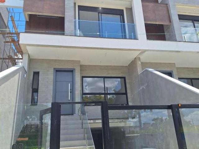Sobrado Triplex + subsolo garagem 180m² bairro agua verde
