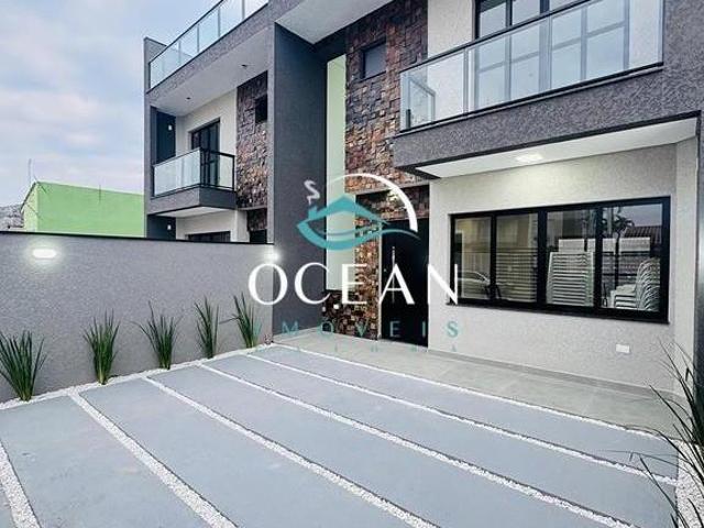 Sobrado triplex proximo ao mar