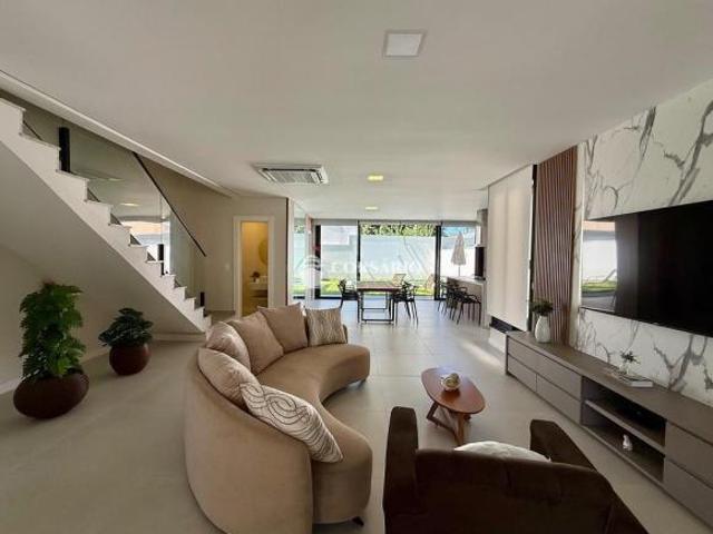 Sobrado triplex próximo ao mar Atami Norte