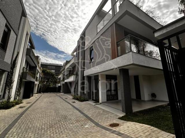 Sobrado Uniq Sprada