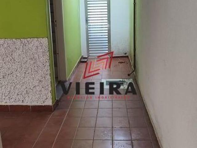 Sobrado vago em local residêncial