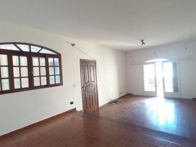 Sobrado vago no miolinho do Jardim Bonfiglioli | 3 dorms | 2 vagas | Excelente distribuição