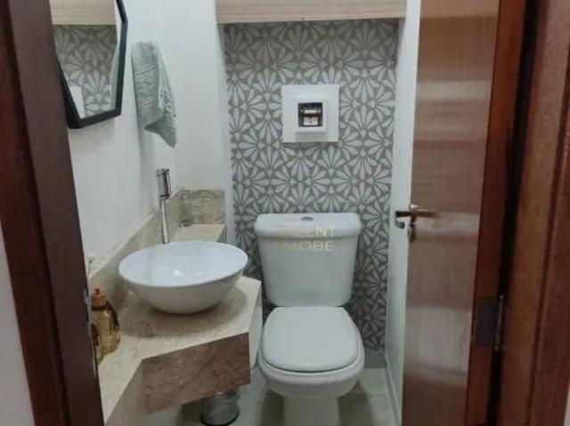 Sobrado à venda na Vila Mariana, com 3 dormitórios e 2 vagas de garagem. Pronto para morar!