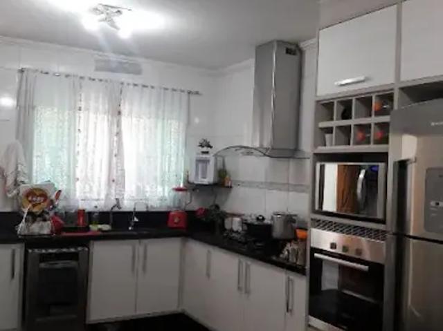 Sobrado à venda com 3 suítes, ótimo acabamento e excelente localização!