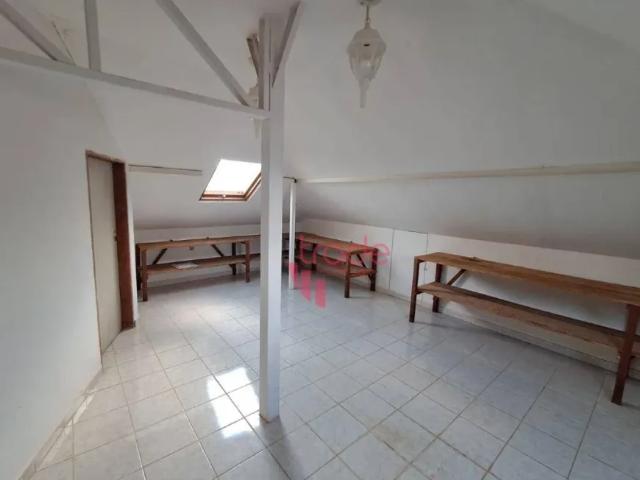Sobrado à Venda de 05 Quartos no Bairro Ribeirânia em Ribeirão Preto com Piscina