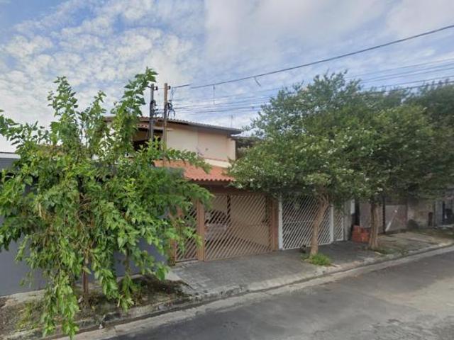 Sobrado venda Guarulhos, com 137,30m2, 2 suítes, 3 banheiros, quintal e 2 vagas