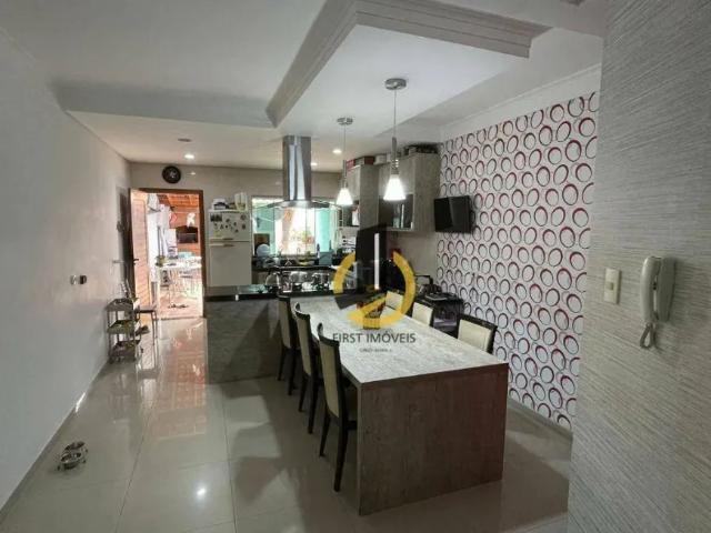 Sobrado à venda 250m² 3 dormitórios 1 suíte 3 banheiros 4 vagas em Santo André