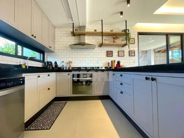 Sobrado à venda, 310 m² por R$ 2.450.000,00 Ouroville Taubaté/SP