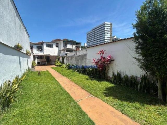 Sobrado venda 3 quartos quintal 50m fundos Campo Grande Santos/SP