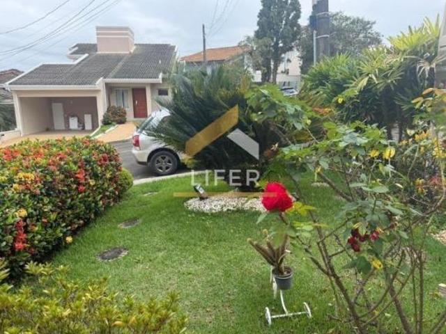 Sobrado versátil com 5 quartos e espaço independente no Condomínio em Valinhos