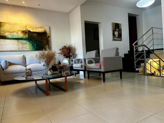 Sobrado Vila Osvaldo Rosa 380m² úteis Sobrado com 3 Quarto s por R$ 1100000.00 no setor Vila Os