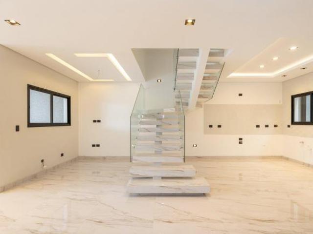 Sobrado Vista Alegre frente para a rua 228m² 3 q