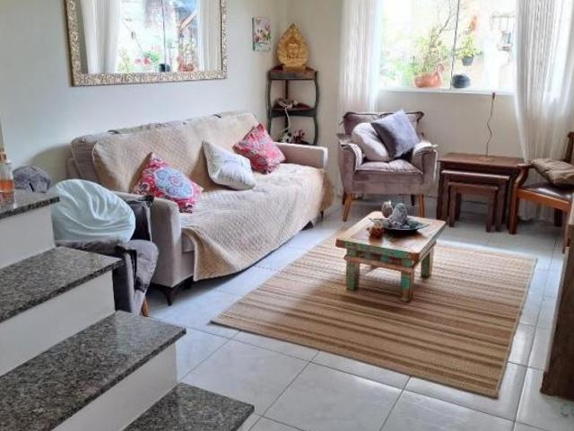 Sobrado 04 c/suíte, ótimo espaço nos fundos e frente, no Santa Cândida/Boa Vista em Curitiba PR