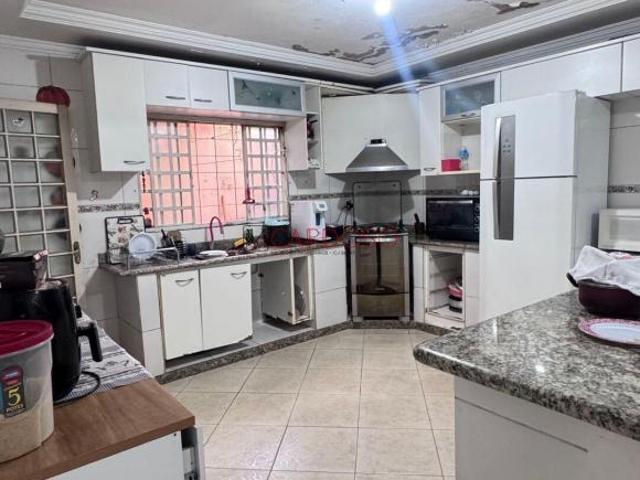 Sobrado 04 quartos, 01 suite, 2 vagas de garagem, escriturada, samambaia Sul, Próximo da BR