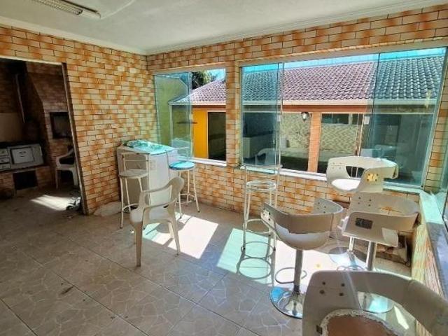Sobrado 04 quartos c/suíte, edícula, ático no Novo Mundo em Curitiba PR