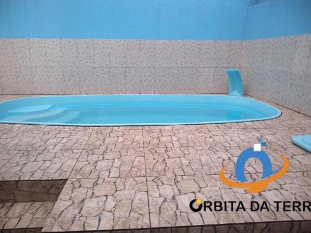 Sobrado 03 dormitorios, sala, cozinha, área de serviços 02 banheiros, 03 vagas de garagens, com pisc