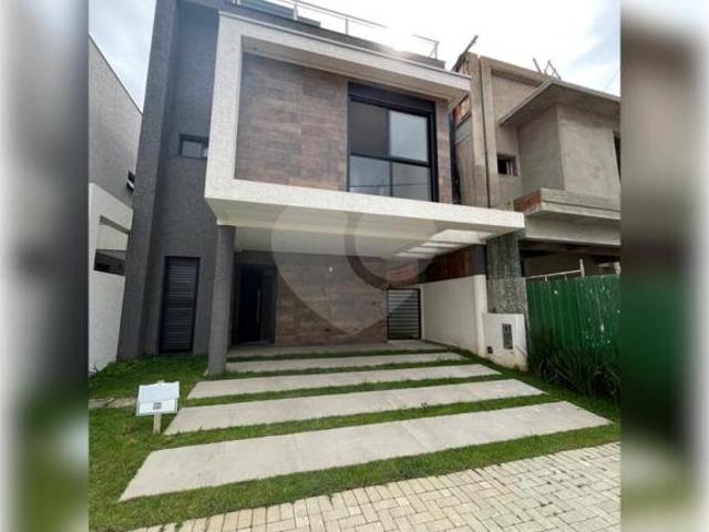 Sobrado 03 dormitórios 041 99710 46 52