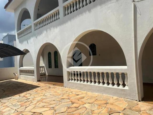 SOBRADO 03 QUARTOS, 03 SUITES,05 BANHEIROS