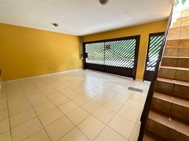 Sobrado 150m2 no Jardim Rizzo 3 Quartos, 1 suíte,2 vagas. FL13