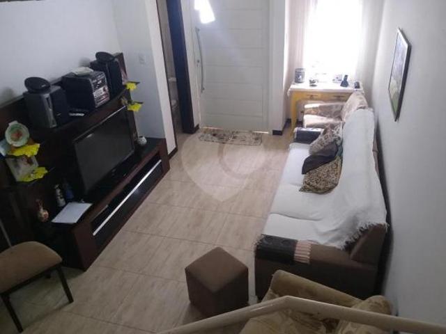 SOBRADO 160 m² • 3 QUARTOS • CONDOMÍNIO PINHEIRINHO