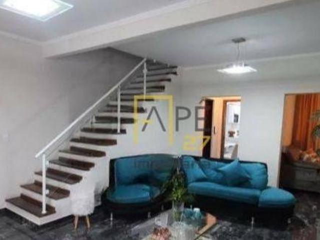 Sobrado 178m² 3 Dormitórios, sala dois ambientes, quintal e 3 vagas de garagem