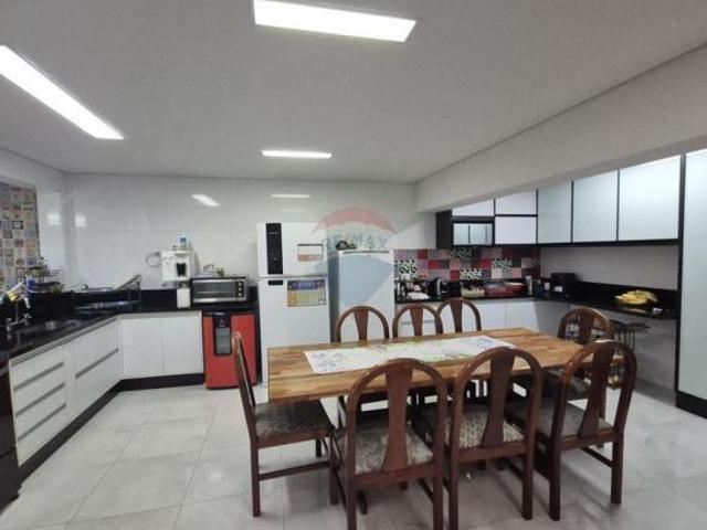 Sobrado 180 m² à venda com suíte master, área gourmet 2 vagas
