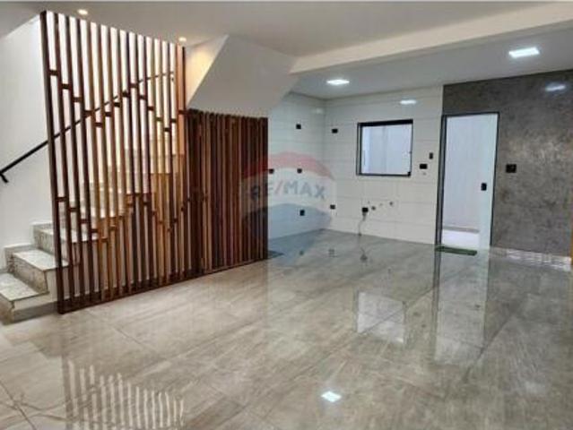 Sobrado, 103m² 3 quartos sendo 1 suíte, 2 vagas de garagem Jardim das Maravilhas