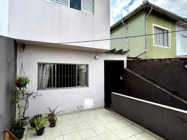 Sobrado 120m2 à venda com 2 Dormitórios, varanda, quintal com churrasqueira, vaga coberta no Bairro