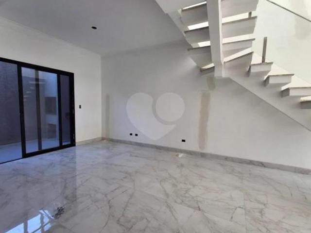 SOBRADO 132 m² • 3 QUARTOS • SUÍTE • CAPÃO DA IMBUIA