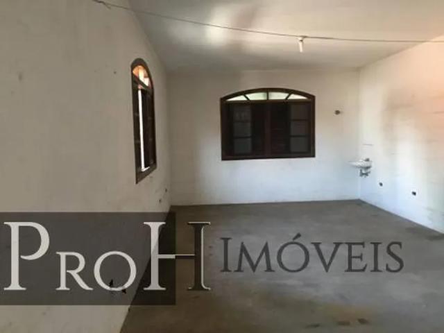 Sobrado 1.000m² 3 dormitórios sendo 1 suíte – R$ 2.450.000,00