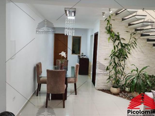 Sobrado, 240m2 próximo a Avenida Itaquera, varanda, portão eletrônico, cozinha planejada