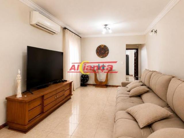 Sobrado 240m², com 3 suítes à venda na Vila Milton