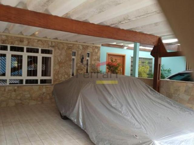 Sobrado, 247 metros, 4 dormitórios, 3 vagas de garagem, piscina, próximo metrô Parada Inglesa
