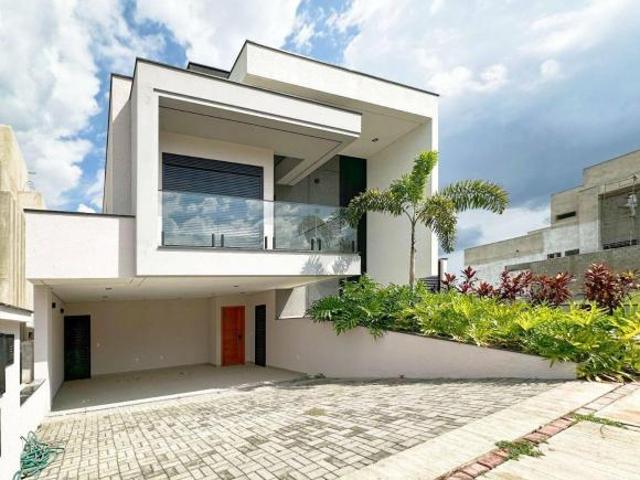 Sobrado 244m², 3 Suítes, 1 Master, Escritório Reversível, Piscina
