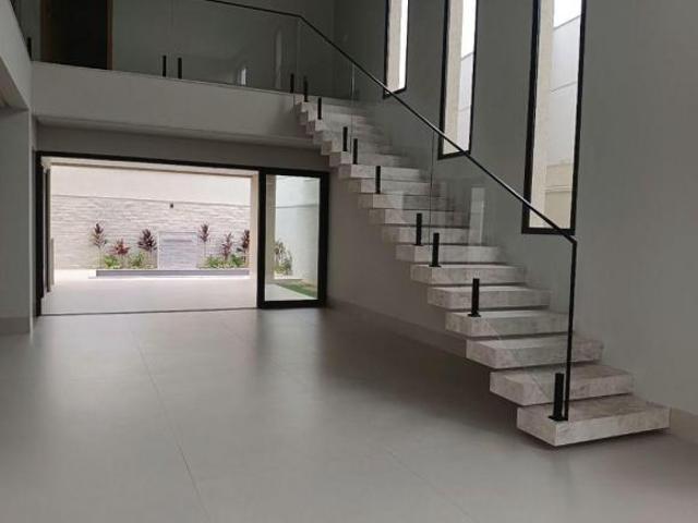 Sobrado 253m² — Jardins Bolonha | 3 Quartos, 3 Suítes