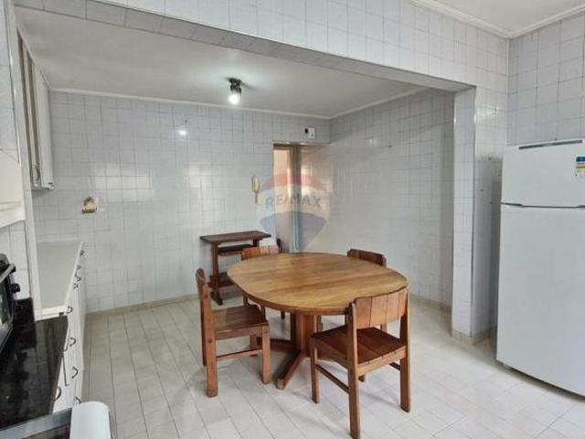 Sobrado 254m2, 2 Quartos sendo 1 com sacada, entrada com área externa, 4 vagas e um terreno fundo