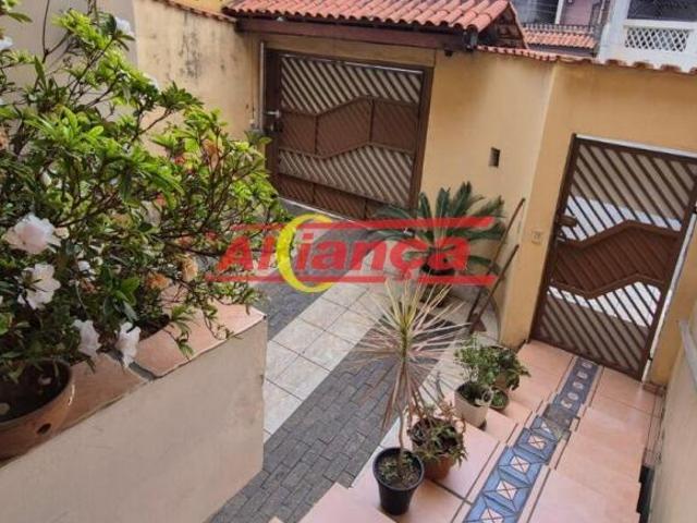 Sobrado 255m², 3 dormitórios, 3 vagas com salão de festas e churrasqueira em Cumbica