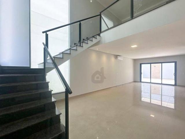 Sobrado 258m², 3 Suítes, Piscina