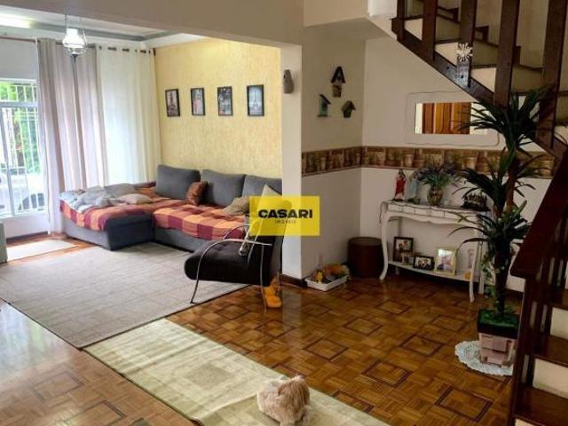 Sobrado 260 m² com 4 Quartos, Suíte e 4 Vagas – Campestre, Santo André