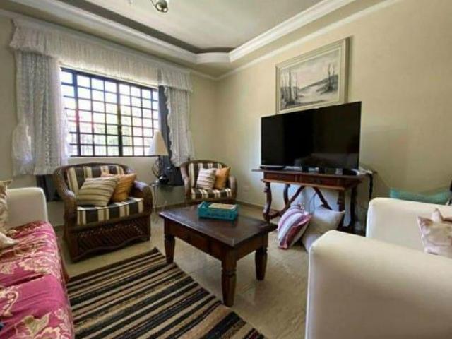 Sobrado: 265M² útil + 03 quartos, 01 suíte, sauna, piscina, Jardim Oriente, Londrina, PR