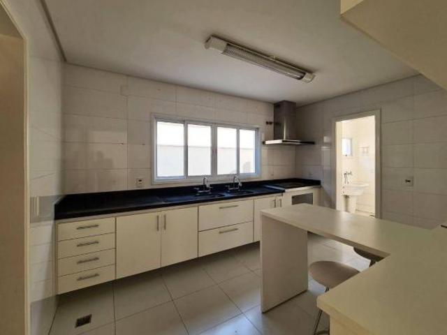 Sobrado 280m², 3 Suites, Piscina