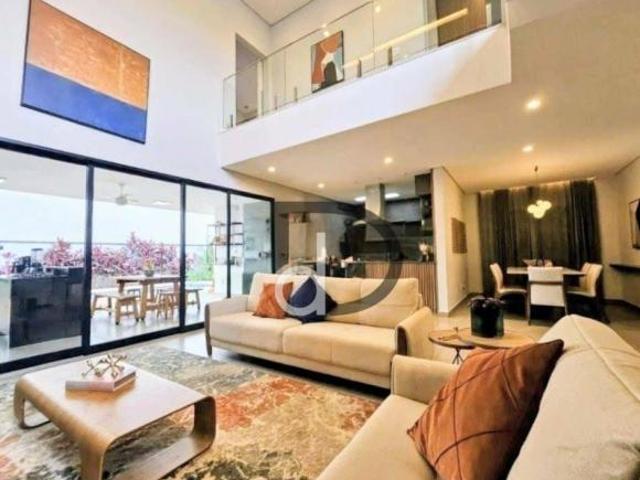 Sobrado 287m² á venda com 3 Suítes e Piscina Aquecida no Le Village/ Valinhos SP