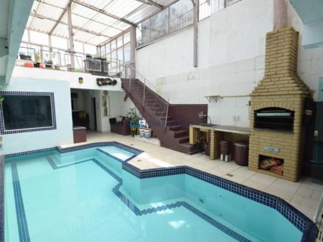 Sobrado 286m², piscina e sauna, quintal! 650m,7 min a pé ao metrô Conceição e perto Igreja São Judas