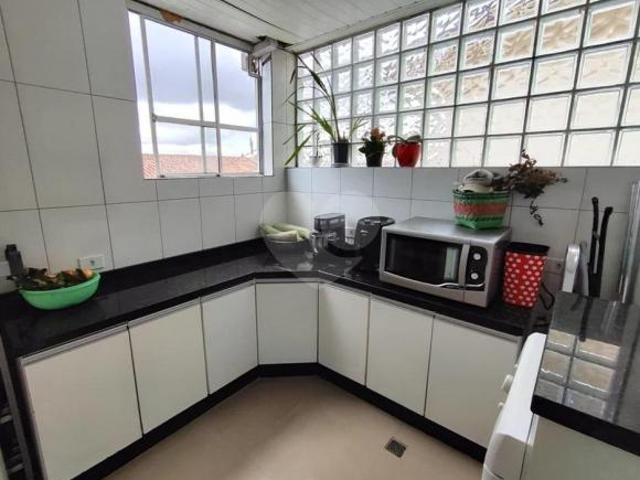 SOBRADO 292 m² • ESQUINA • SUPER ENSOLARADO • BAIRRO ALTO