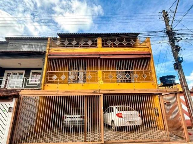 Sobrado 292m², 5quartos 3suites, churrasqueira, conjunto 220 C, SHA