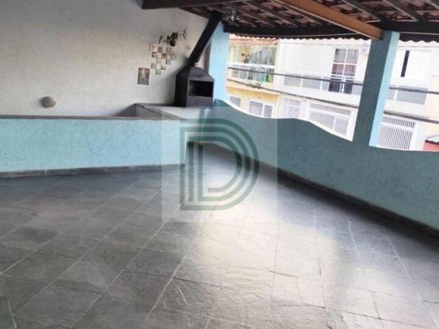 Sobrado 200m², 3 dorms, suíte, varanda gourmet, 3 vagas e muito espaço!