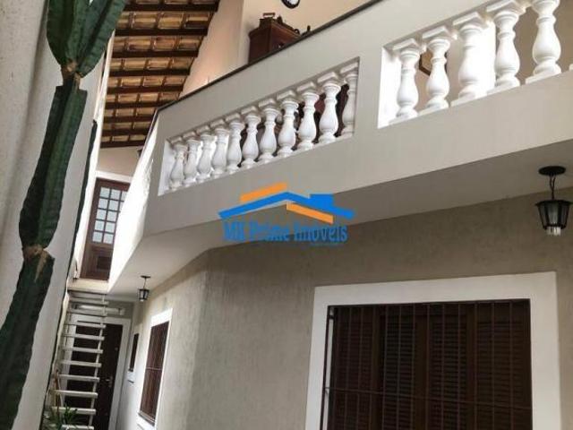 Sobrado 200m² com 3 Dormitórios no JD. de Abril