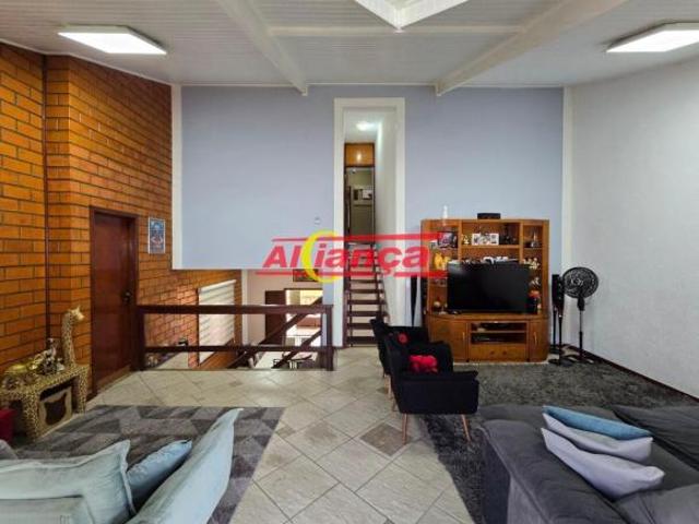 SOBRADO 221M² 3 DORMITÓRIOS PORTEIRA FECHADA JD. CITY GUARULHOS SP